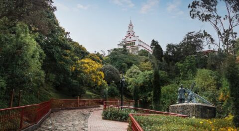 Guía Completa para Visitar Monserrate: Historia, Naturaleza y Vista ...
